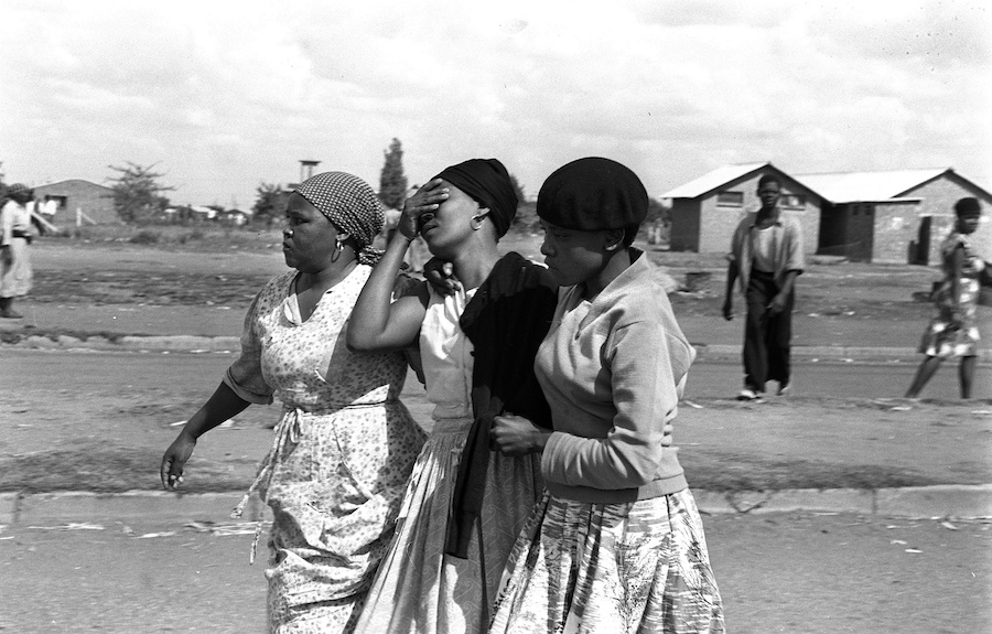 Photographer Spotlight: Peter Magubane at African Pictures ...